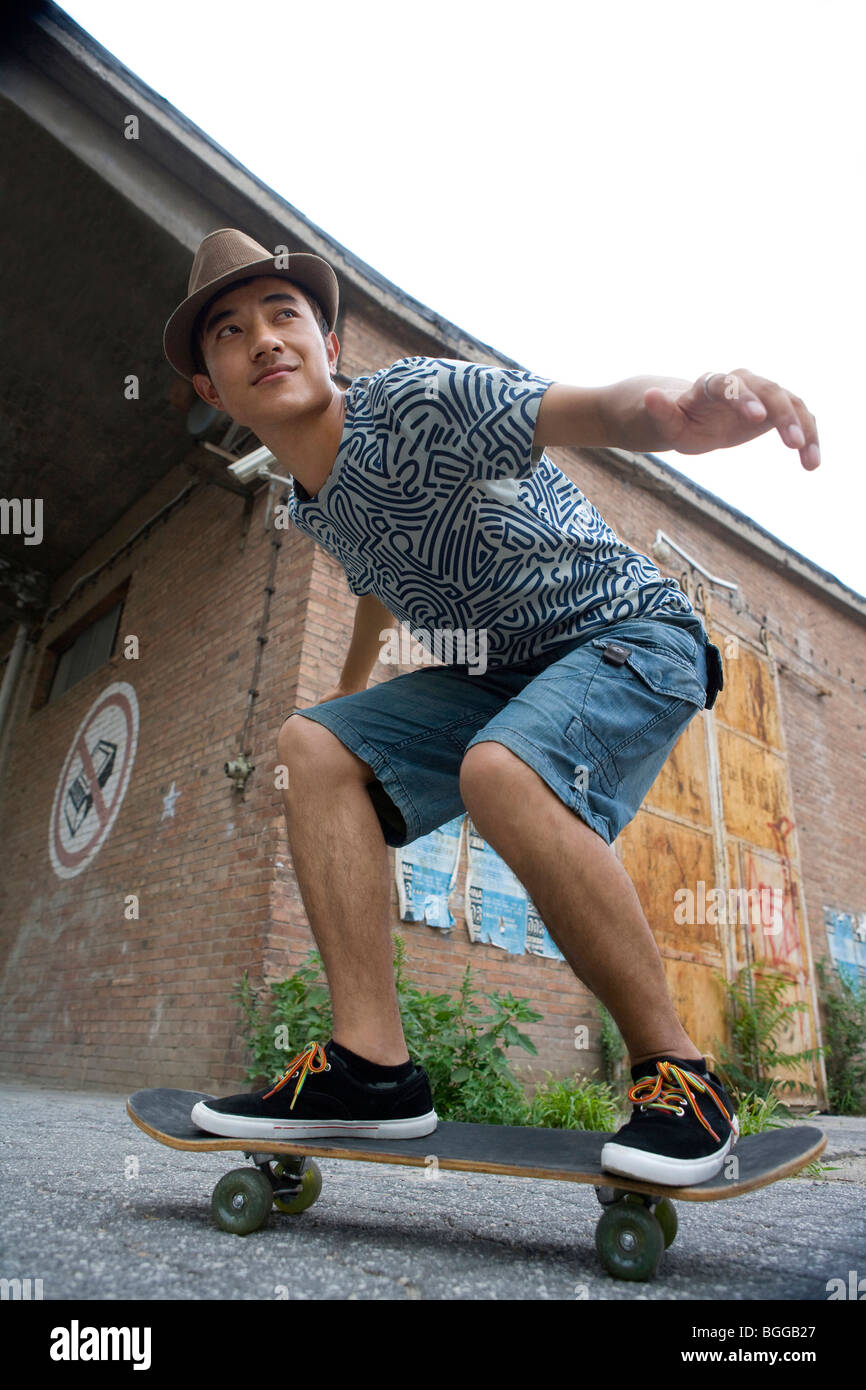 Young man playing skateboard Stock Photo - Alamy