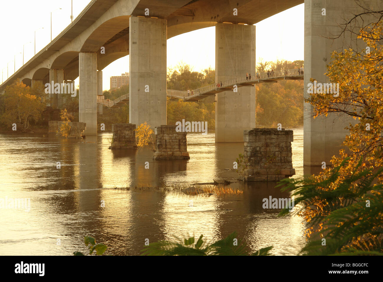 AJD61861, Richmond, VA, Virginia, James River, pedestrian bridge Stock ...
