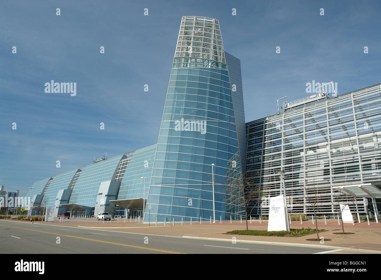 Virginia virginia beach town center hi-res stock photography and images ...