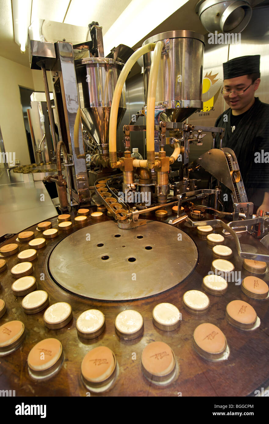 Japanese confectionery machine. Nara prefecture, Japan Stock Photo - Alamy