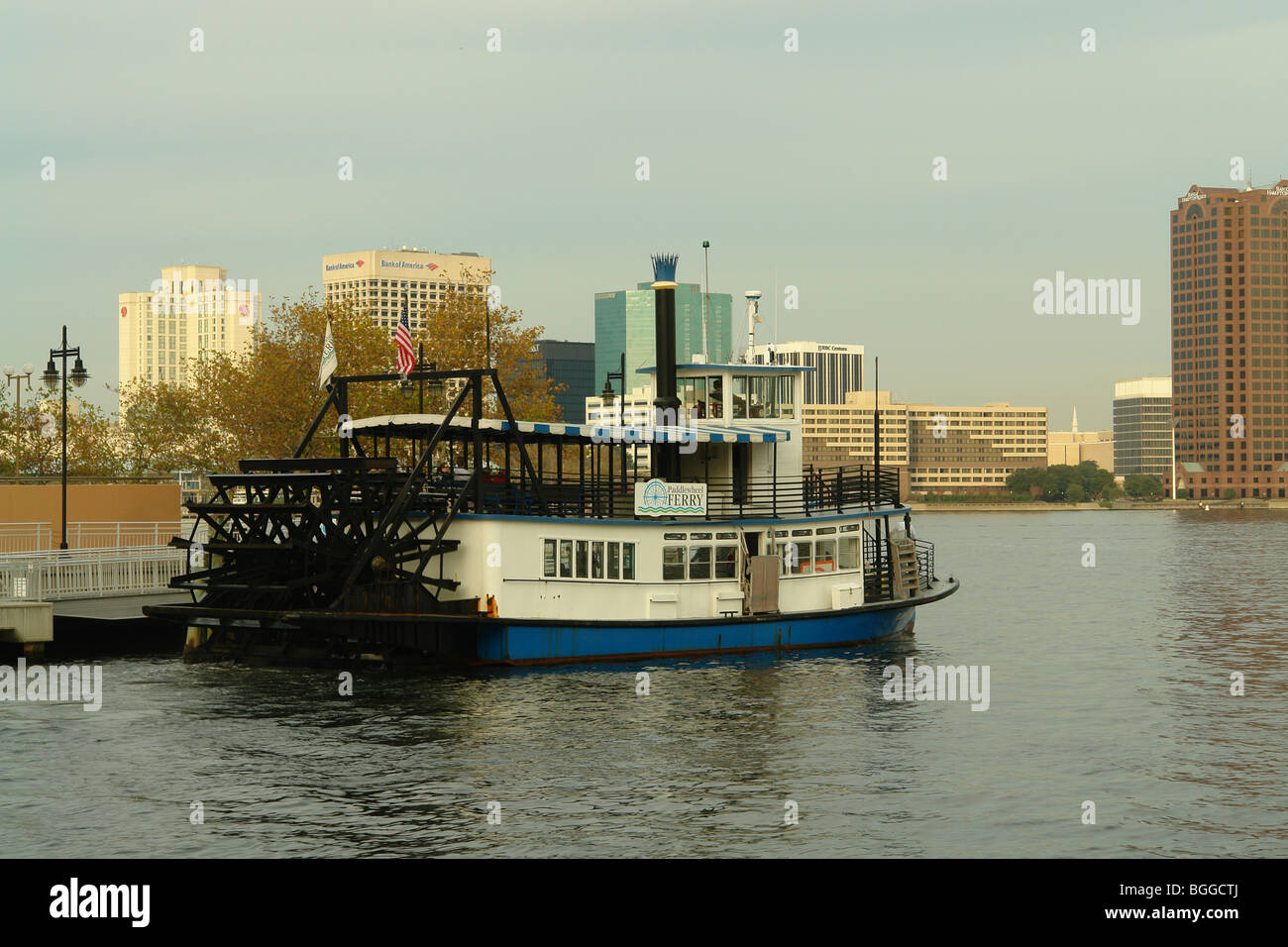 Portsmouth virginia elizabeth river ferry hi-res stock photography and ...