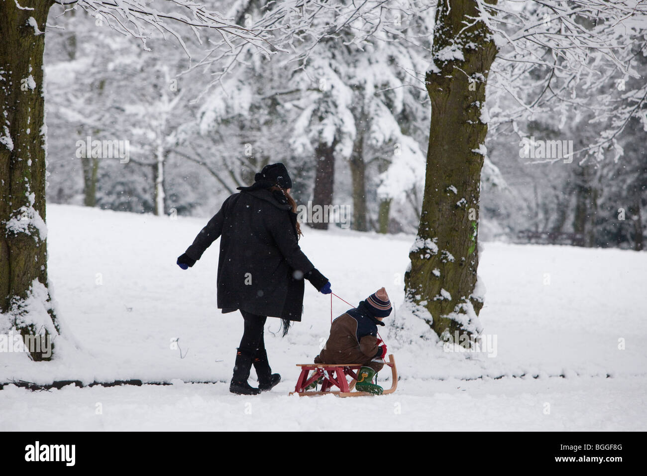 London snow scene hi-res stock photography and images - Alamy