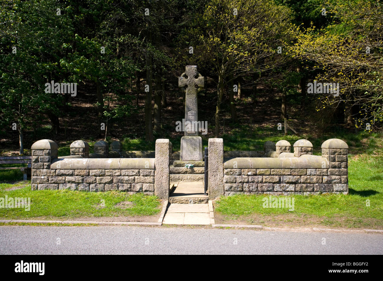 War Memorial at Ladybower Reservoir in the Upper Derwent Valley in ...
