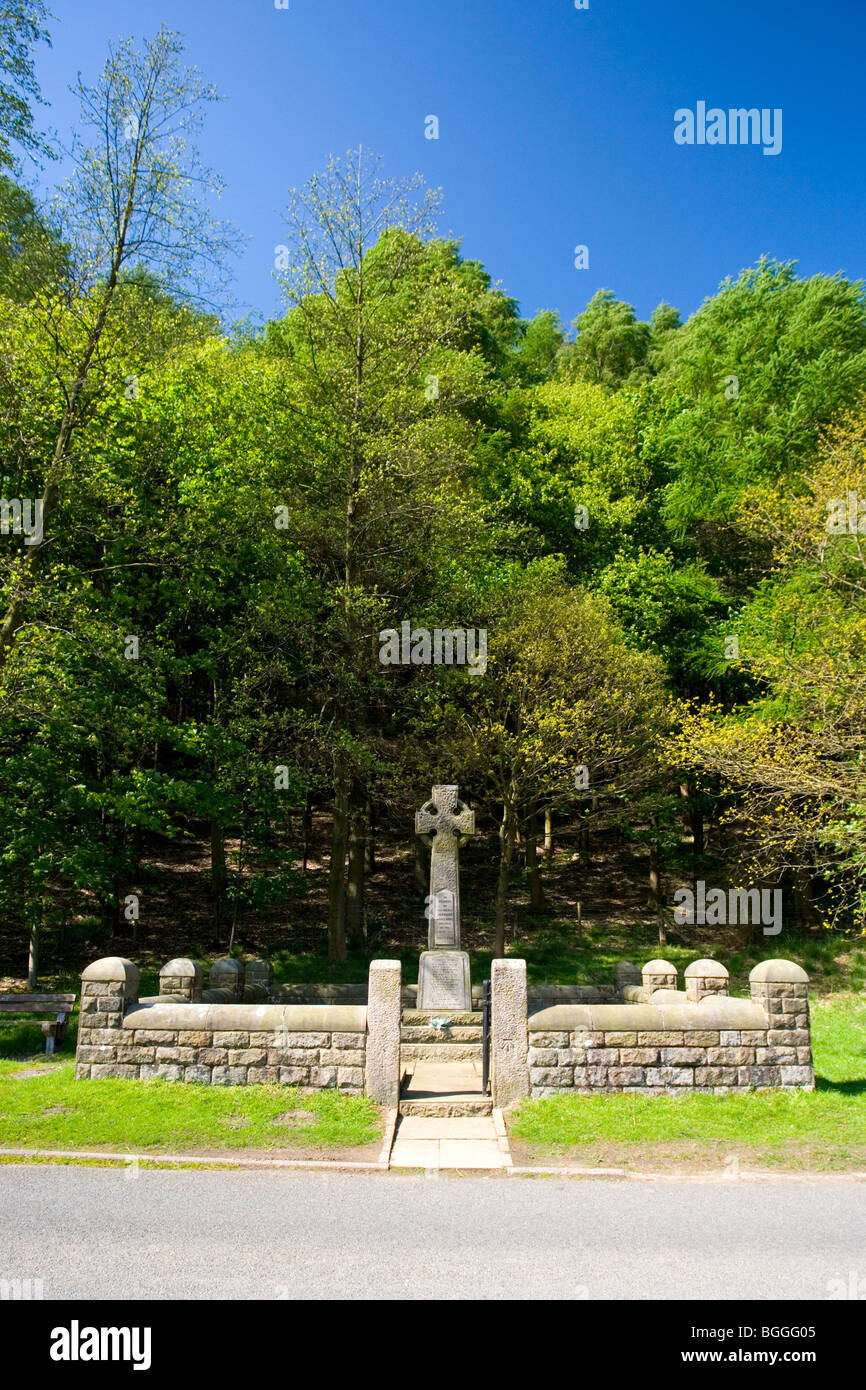 War Memorial at Ladybower Reservoir in the Upper Derwent Valley in ...