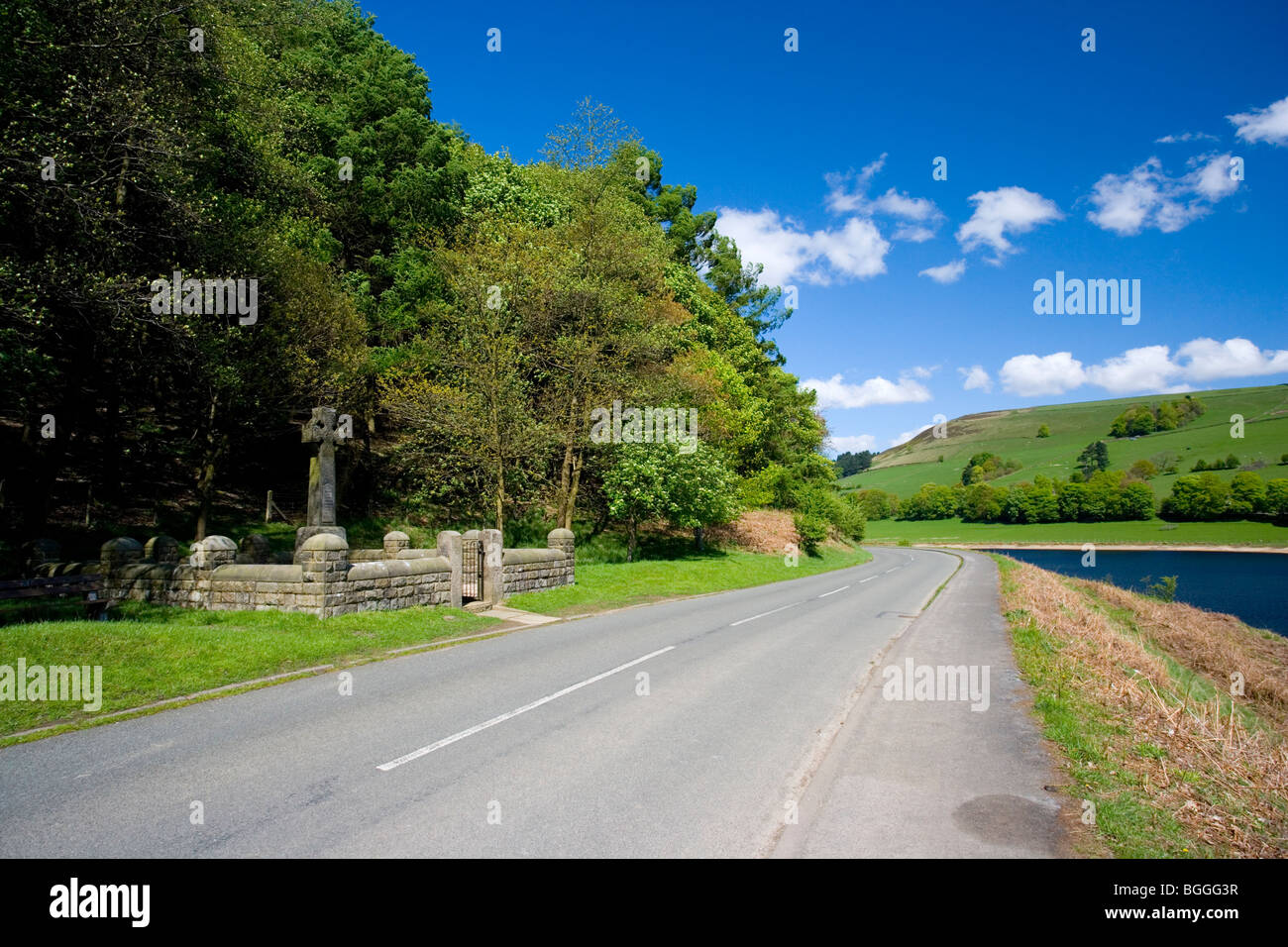 War Memorial at Ladybower Reservoir in the Upper Derwent Valley in ...