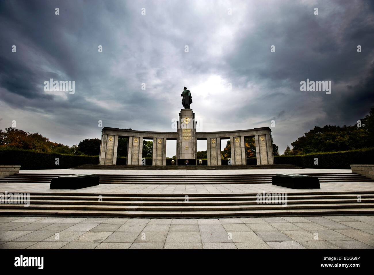 Soviet memorial hi-res stock photography and images - Alamy