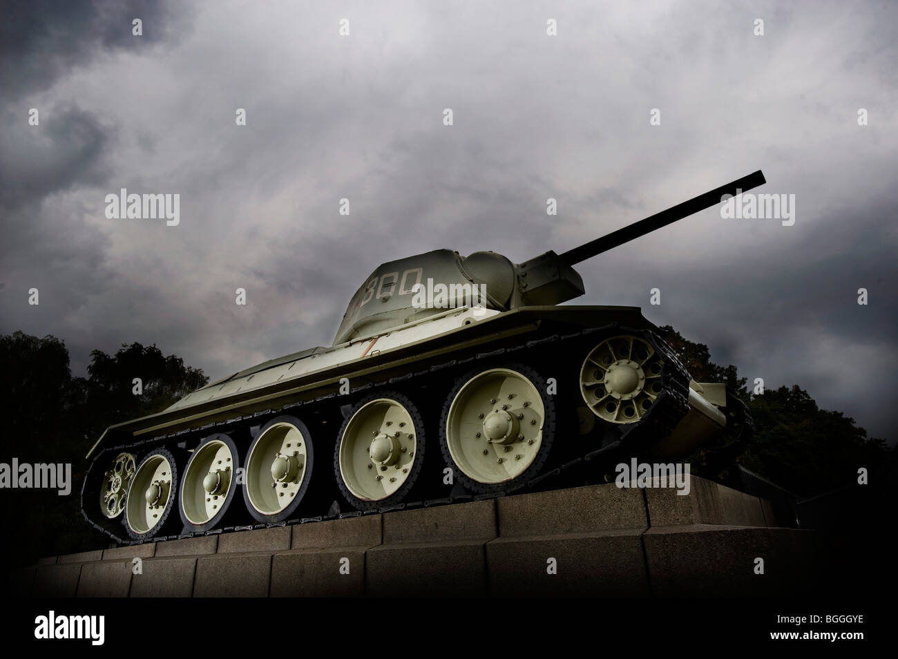 Soviet Memorial Berlin Stock Photos & Soviet Memorial Berlin Stock ...