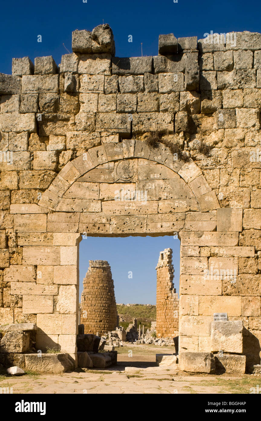 View through stone gate hi-res stock photography and images - Alamy