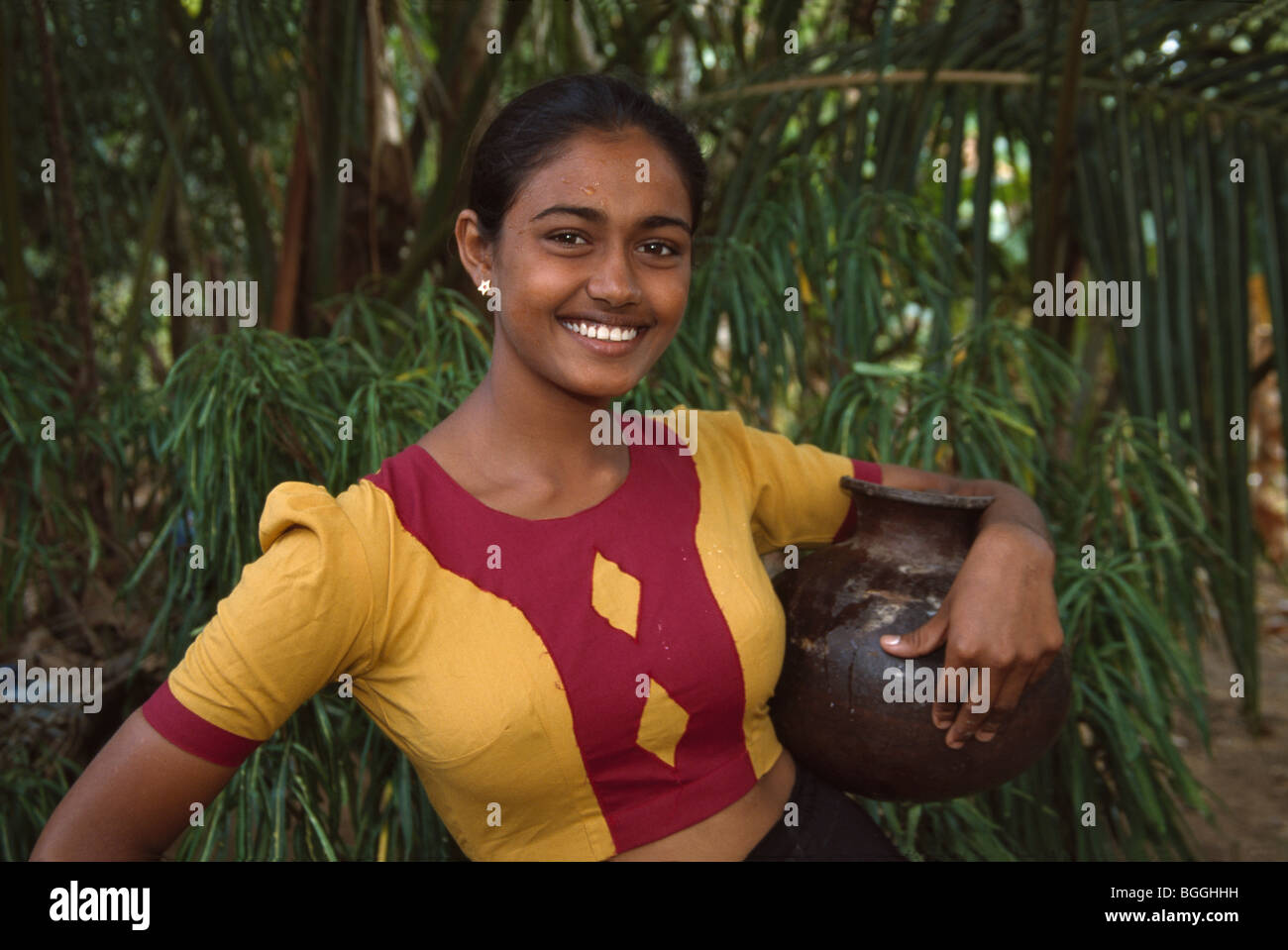 Woman holding jar, Polonnaruwa, Sri Lanka Stock Photo - Alamy