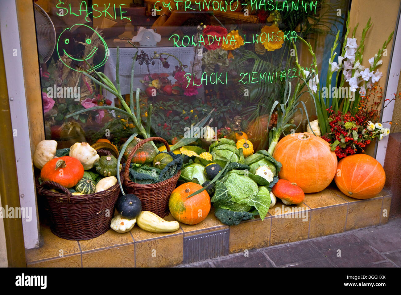 Shop window display vegetables hi-res stock photography and images - Alamy