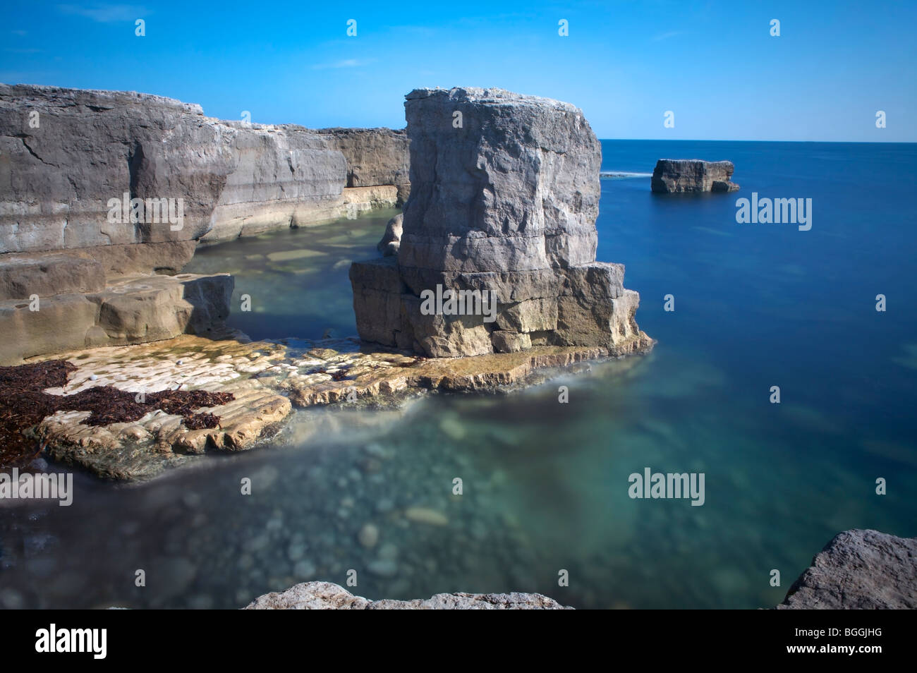 The limestone rocks and coastline of Portland, Pulpit Rock and evidence ...