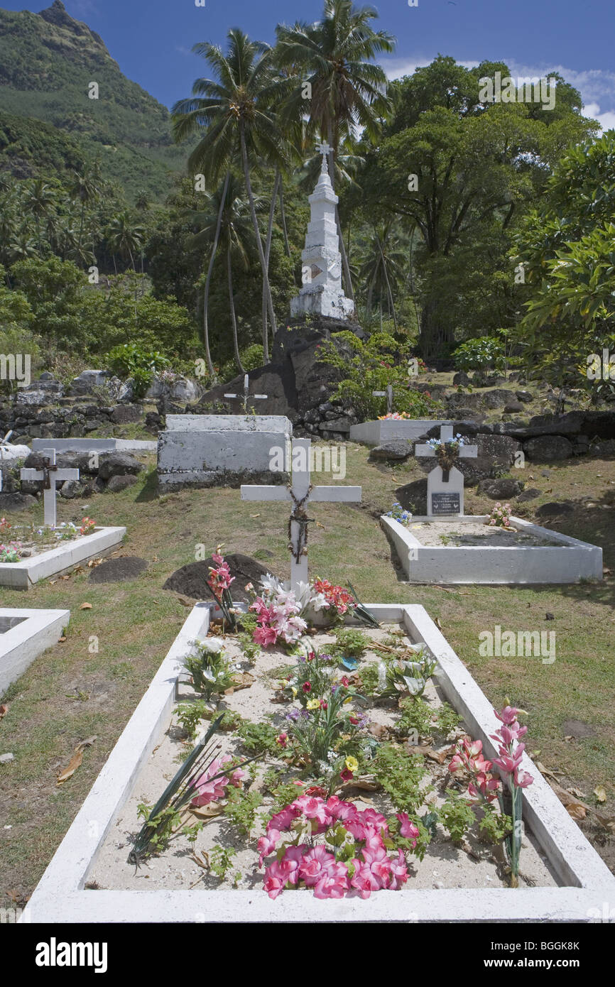 Cemetery, Hapatoni, Tahuata, French Polynesia Stock Photo - Alamy