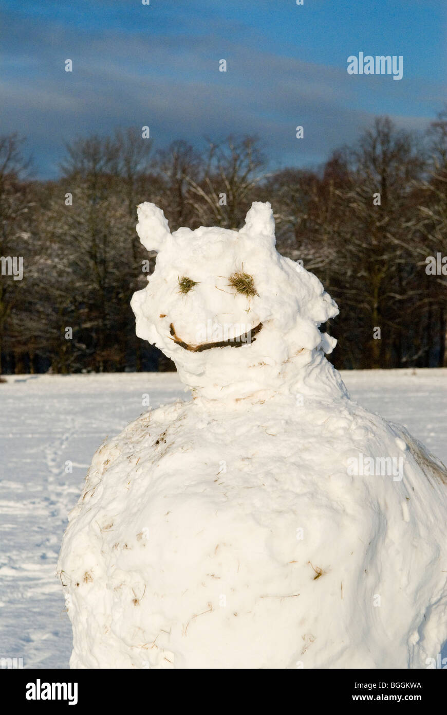 Snowman UK real snow nobody happy smiling face 2010 2010s Wimbledon ...