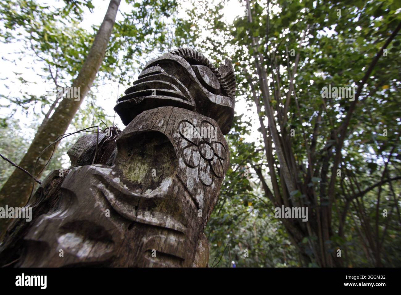 Statue, Hatiheu, Nuku Hiva, French Polynesia Stock Photo - Alamy