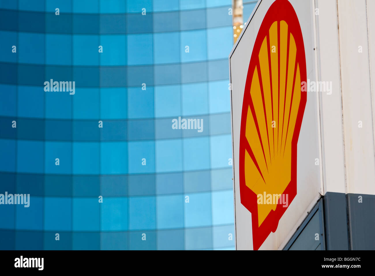 Shell logo hi-res stock photography and images - Alamy