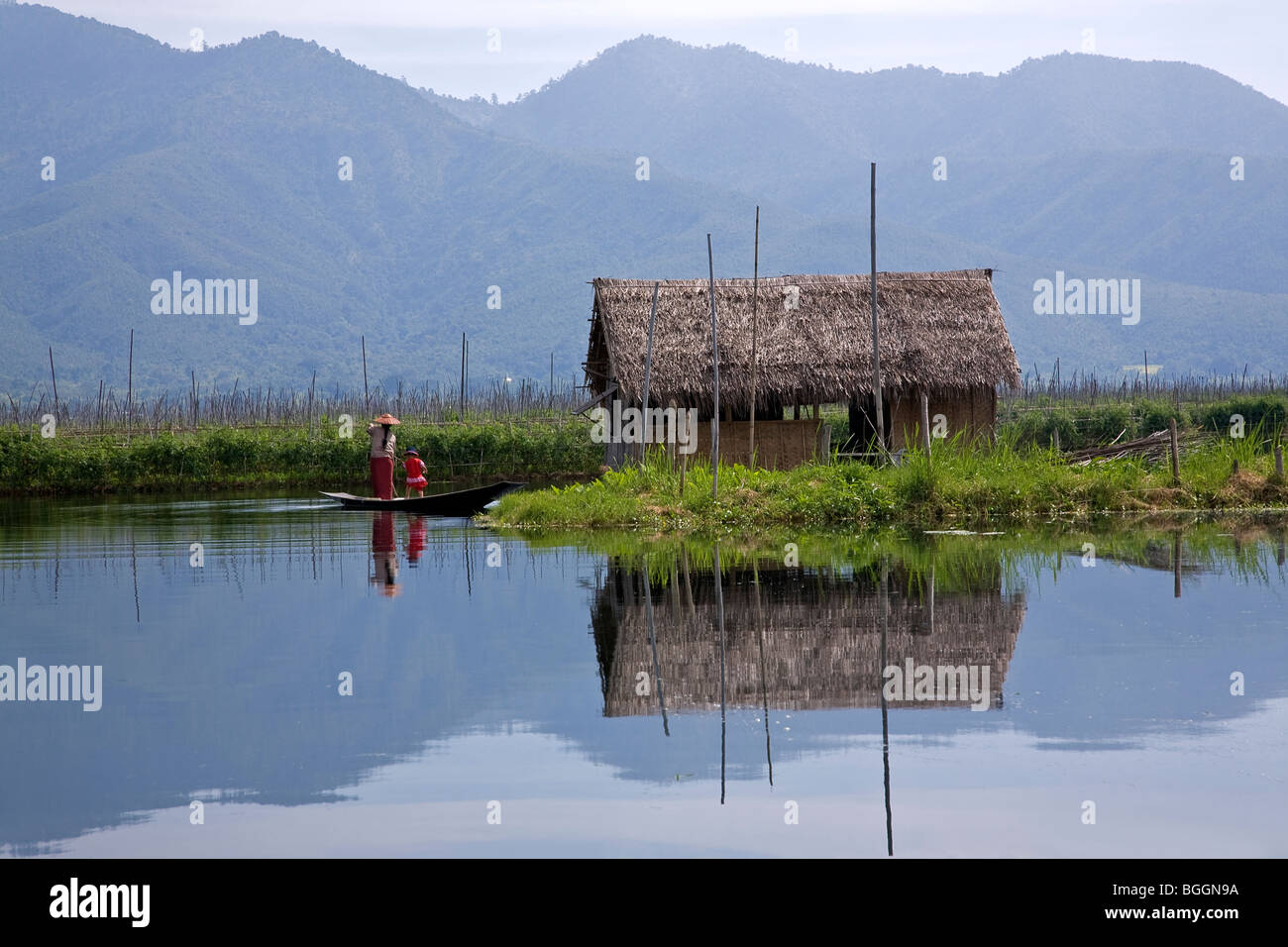 Lake house beauty hi-res stock photography and images - Alamy