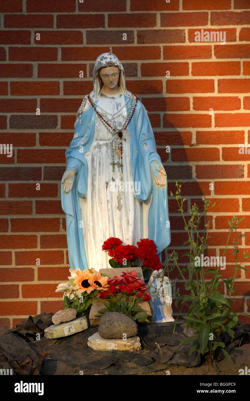 Virgin Mary Statue Stock Photo - Alamy