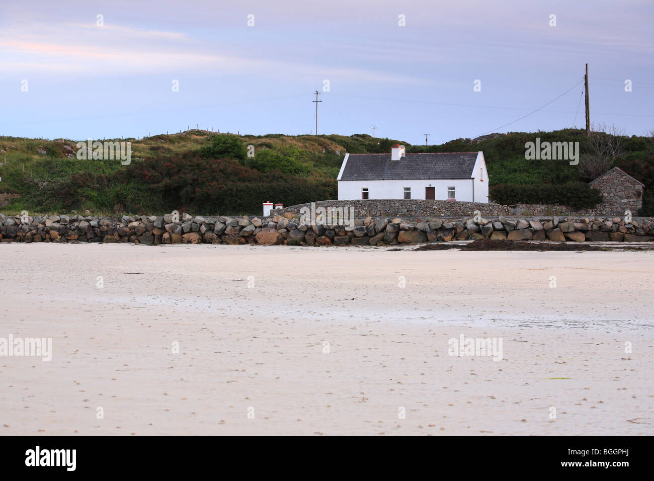 Traditional irish cottage hi-res stock photography and images - Alamy