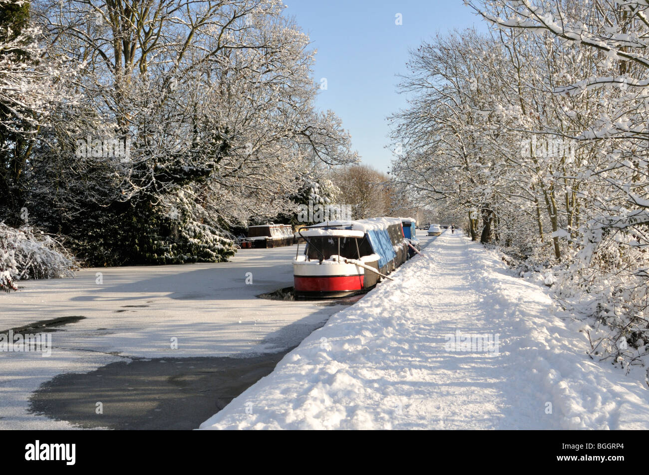 Winter snow on the Grand Union Canal, Hemel Hempstead, Hertfordshire ...