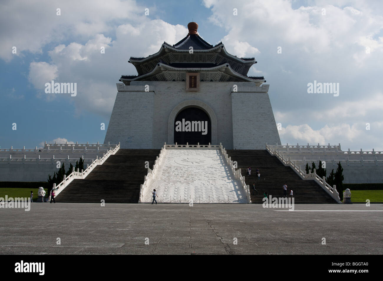 National Chiang Kai-Shek Memorial Hall at Liberty Square (also Freedom ...