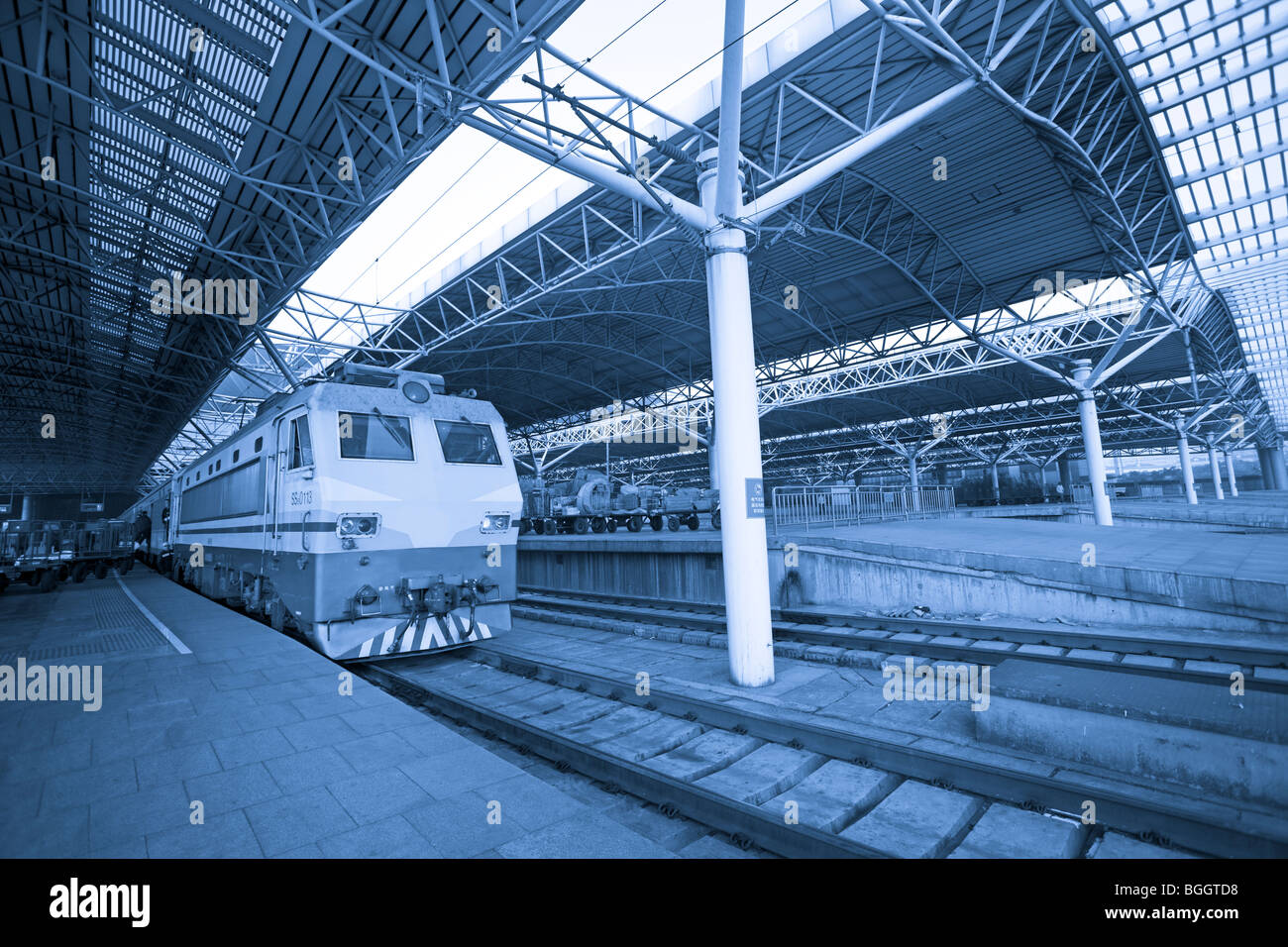 train,stop in the railway station shanghai china Stock Photo - Alamy