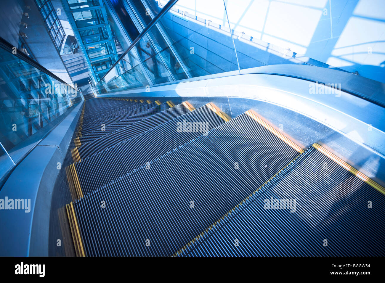 Escalator path airport hi-res stock photography and images - Alamy