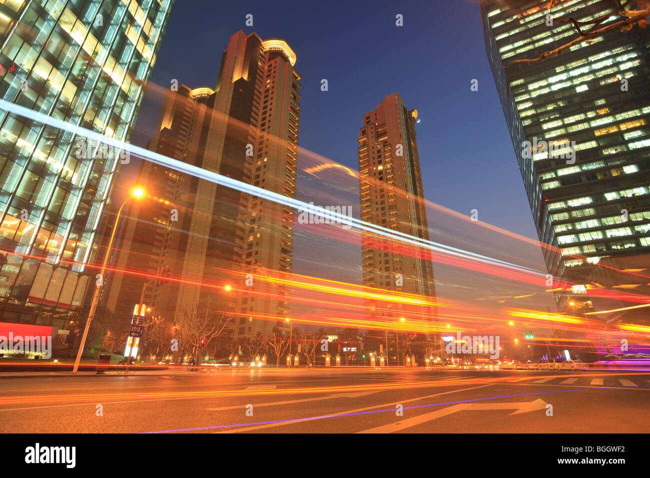 Dynamic light trails hi-res stock photography and images - Alamy