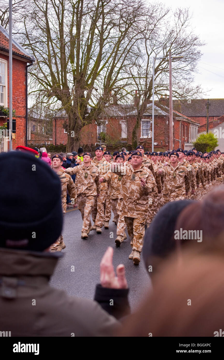 Welcome home british army parade hi-res stock photography and images ...