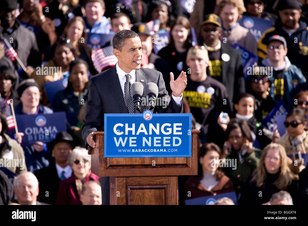 Presidential Candidate Barack Obama appearing at early vote for change ...