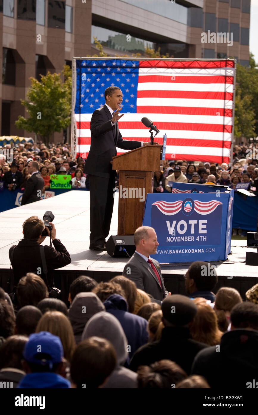 Presidential Candidate Barack Obama framed against American Flag at ...
