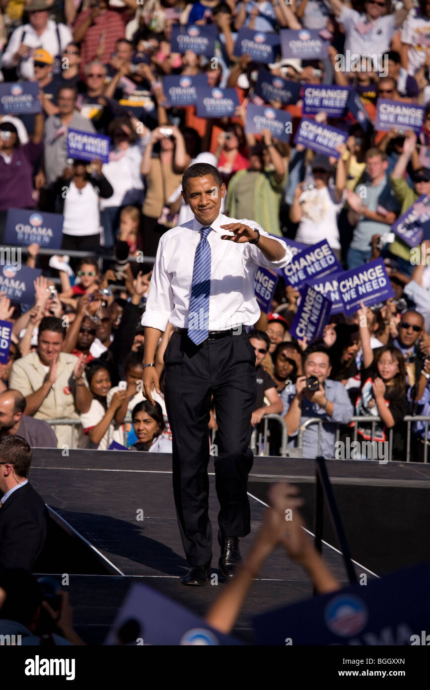 US Senator Barack Obama waving to crowd at Early Vote for Change ...