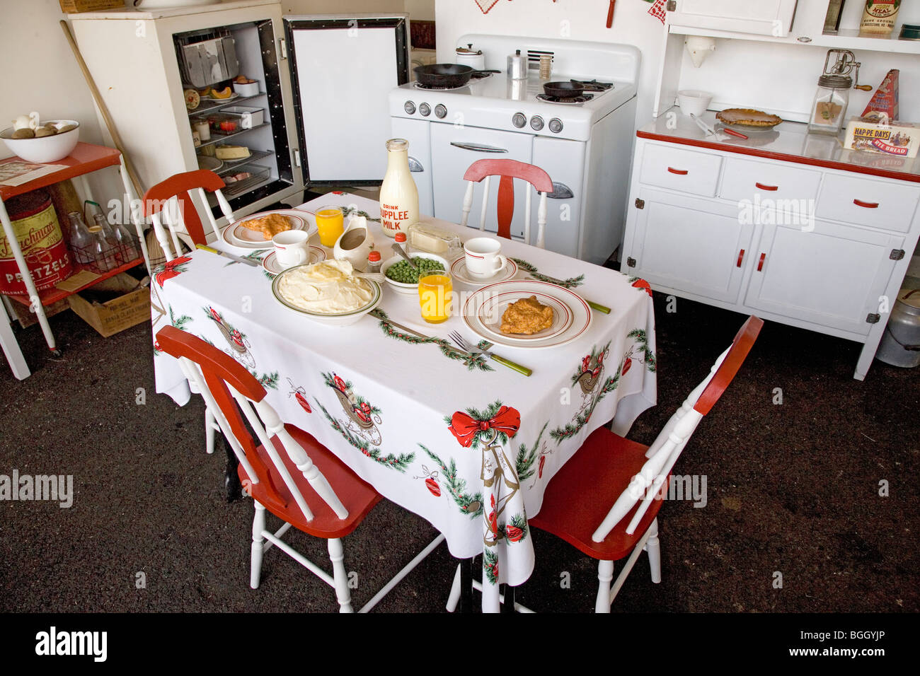 Reenactment wwii vintage 1940s hi-res stock photography and images - Alamy