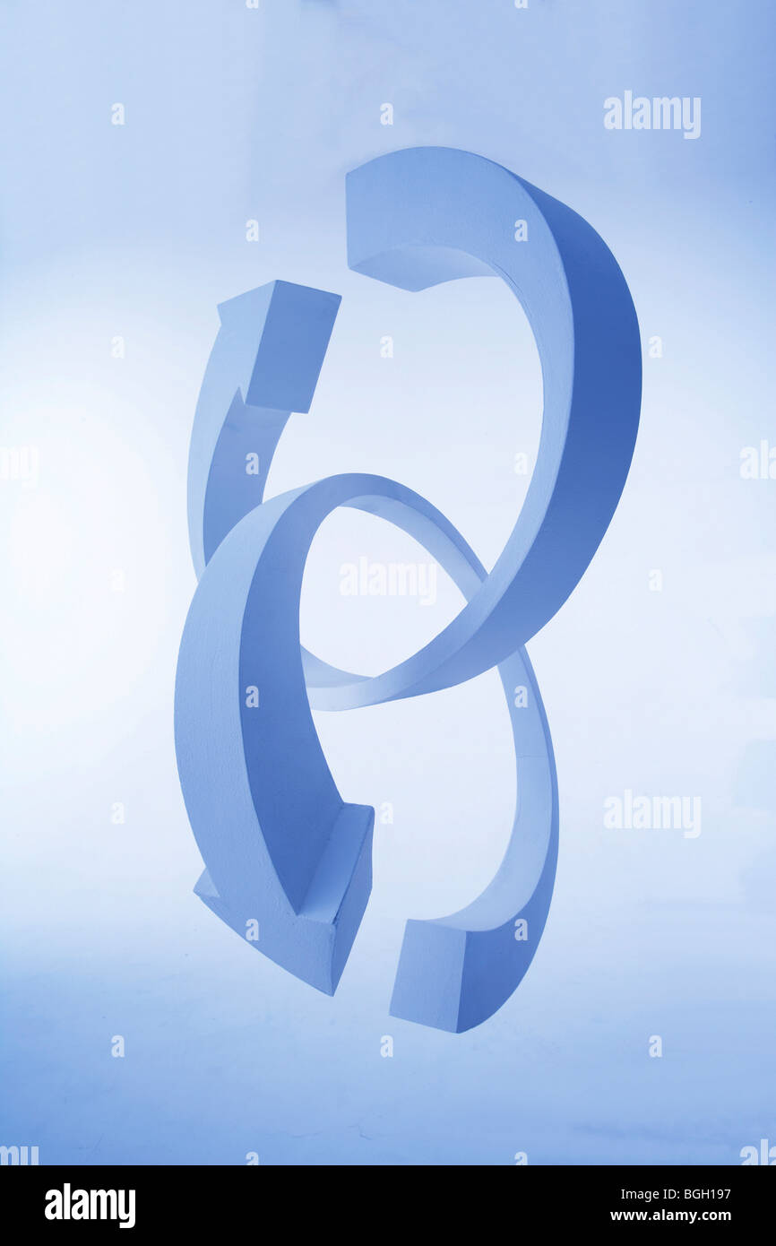 Interlocking arrows hi-res stock photography and images - Alamy