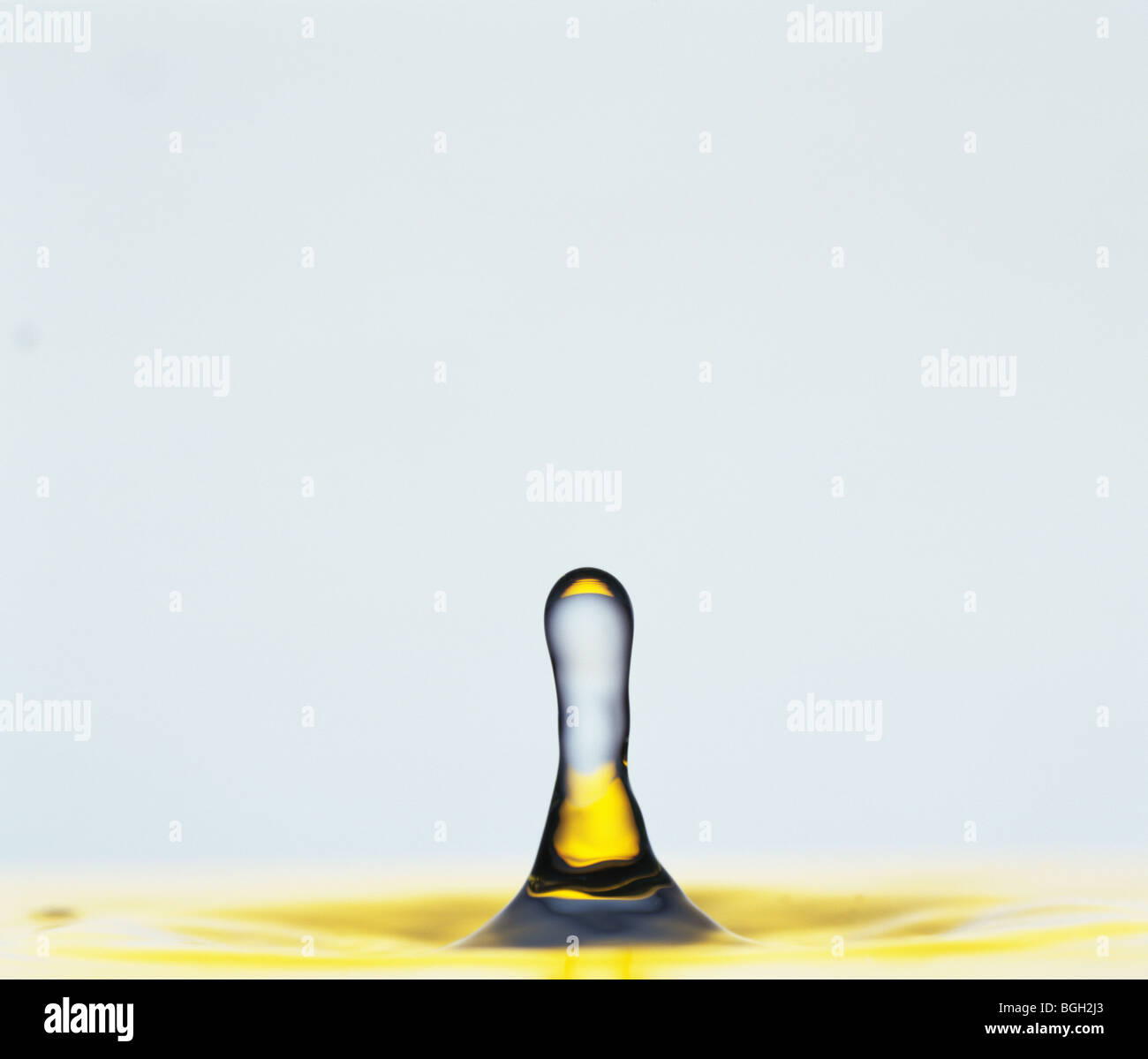 Falling drop waterdrop surface yellow hi-res stock photography and ...
