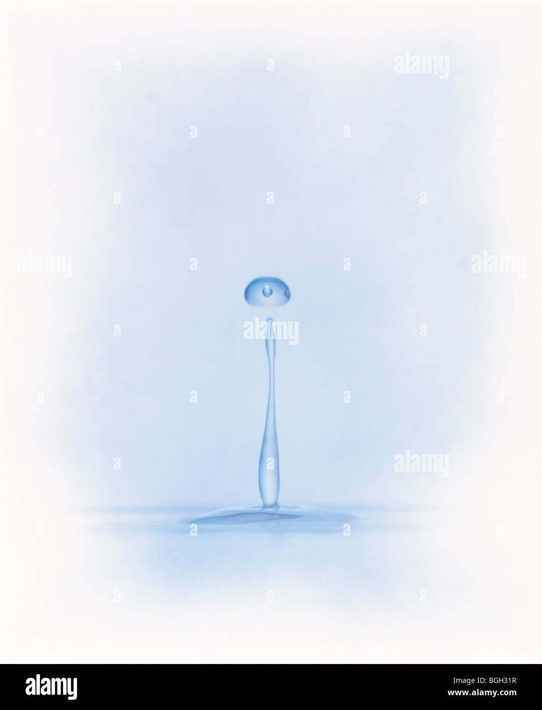 Water droplet collisions hi-res stock photography and images - Alamy