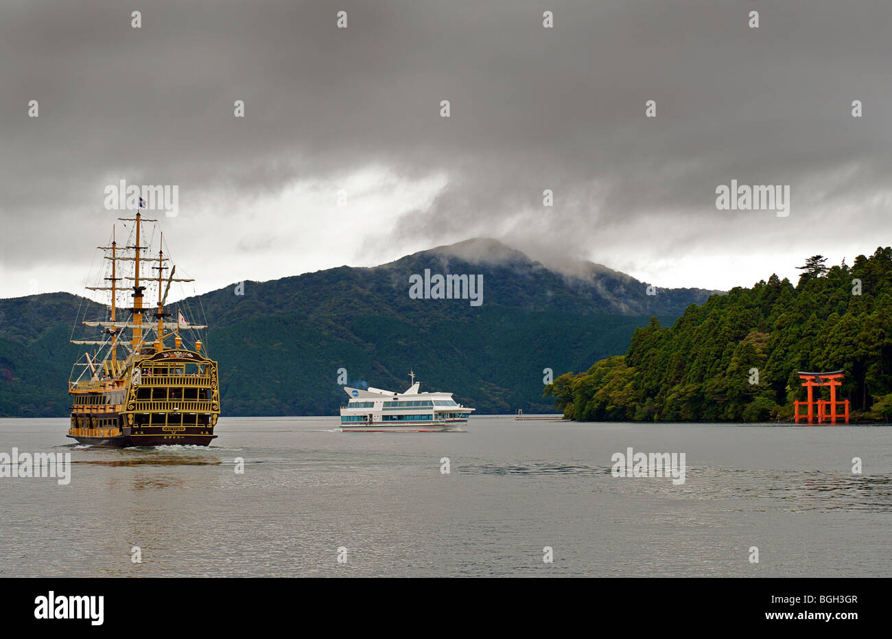 Sightseeing boat on Lake Ashi Hakone Kanagawa Japan Stock Photo - Alamy