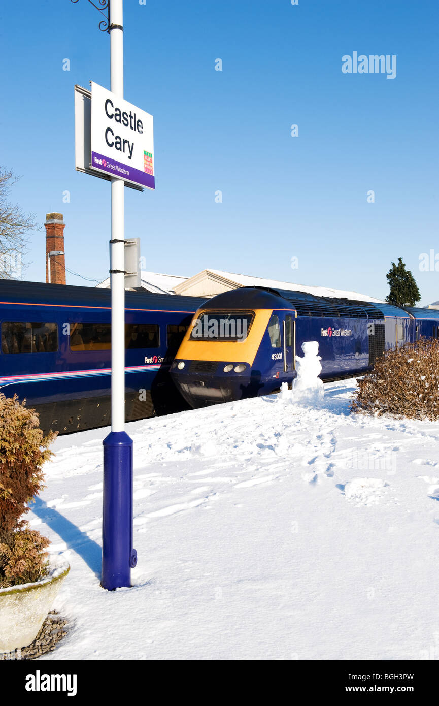 Snowman waits for the express train at Castle Cary Railway Staion ...