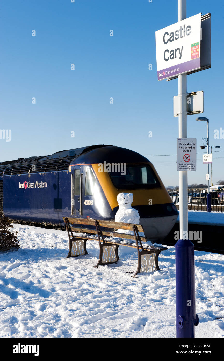 Snowman waits for the express train at Castle Cary Railway Staion ...