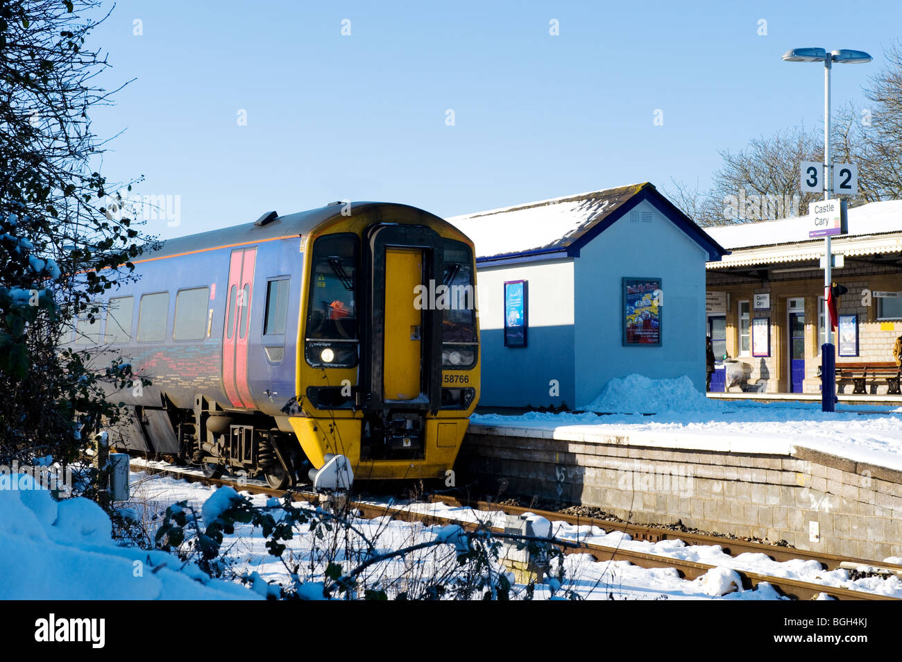 Local train at Castle Cary Railway Station, Somerset, England during ...