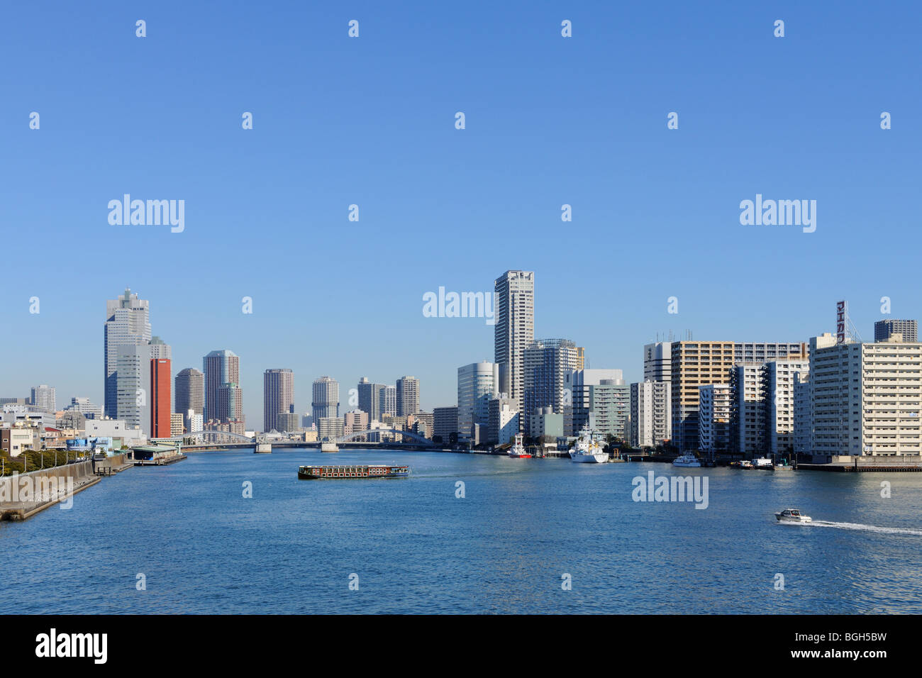 Tokyo skyline hi-res stock photography and images - Alamy
