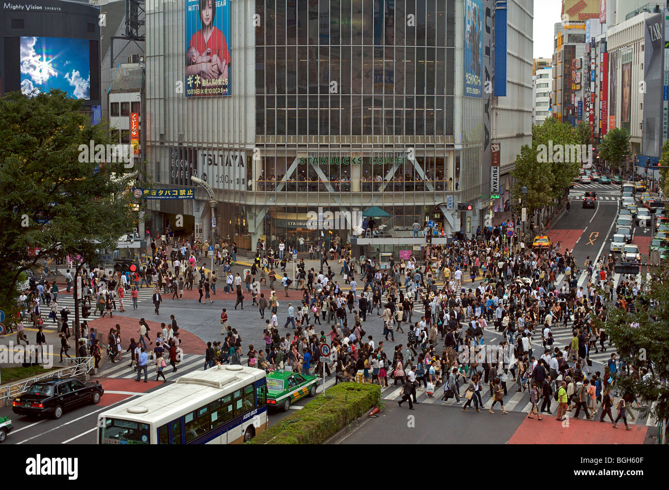 Shibiuya crossing. Crowded pedestrian crossing, Tokyo, Japan Stock ...