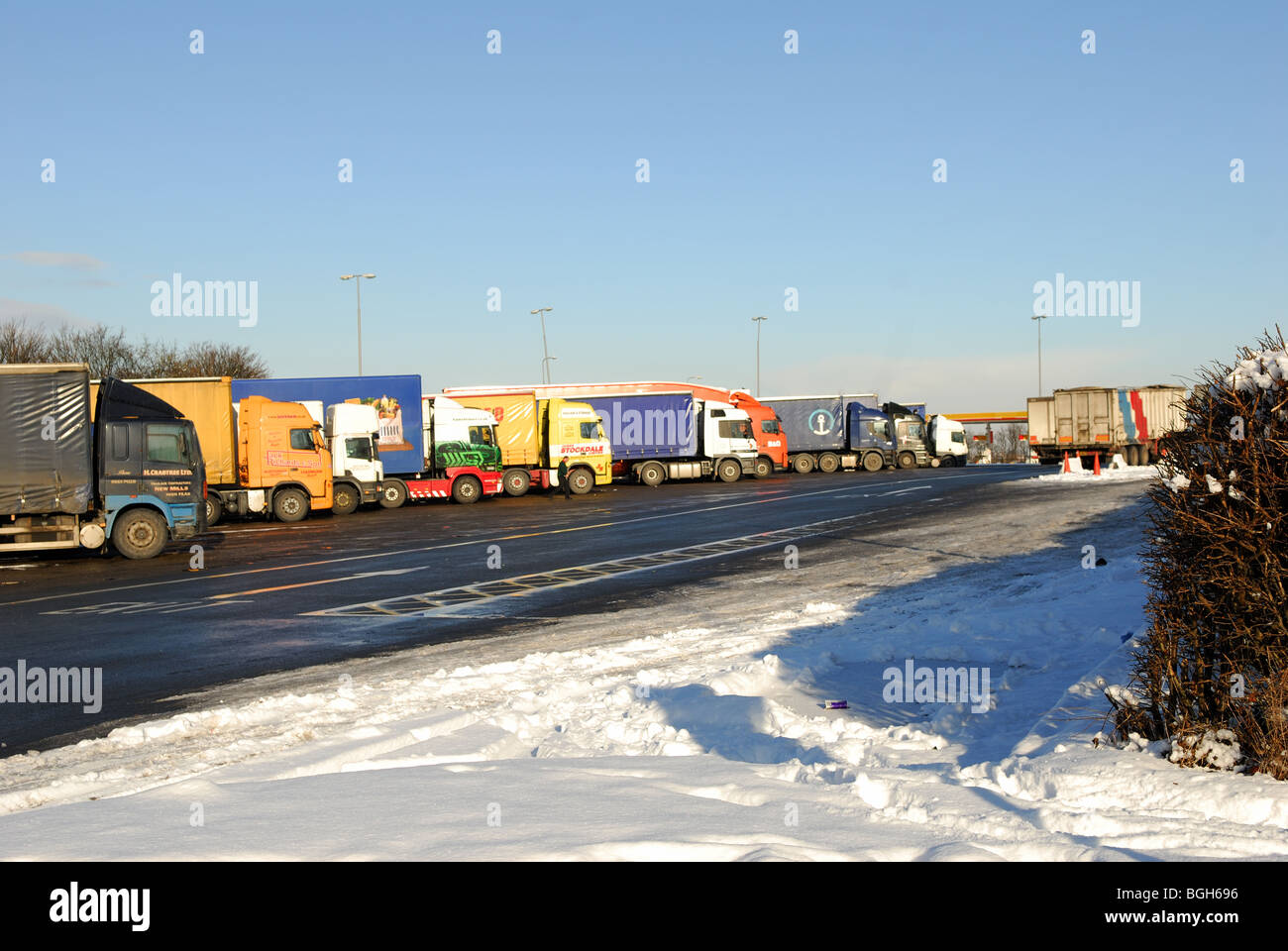 Motorway services hi-res stock photography and images - Alamy