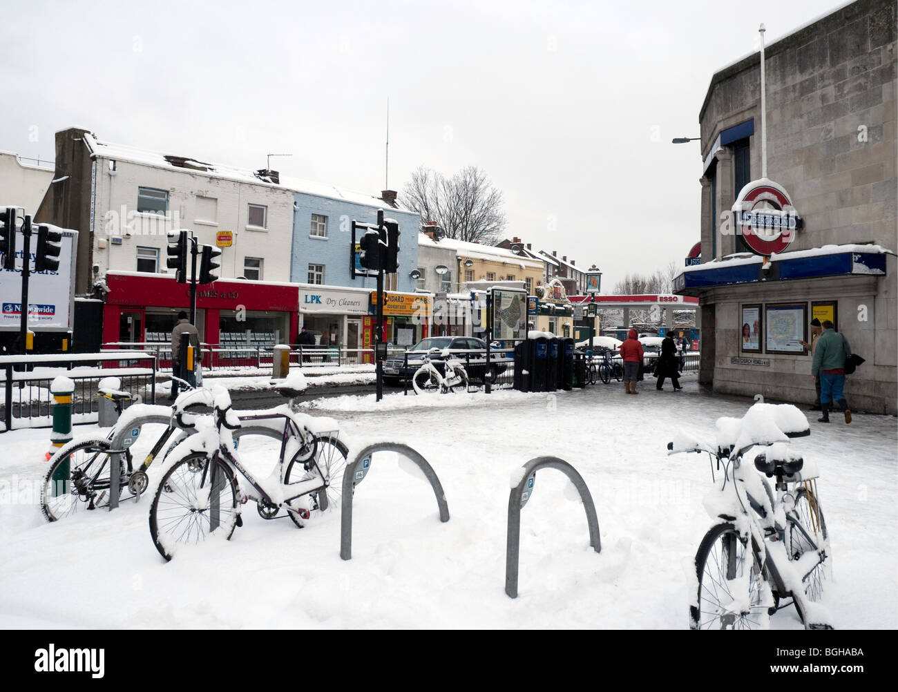 Colliers wood underground station hi-res stock photography and images ...