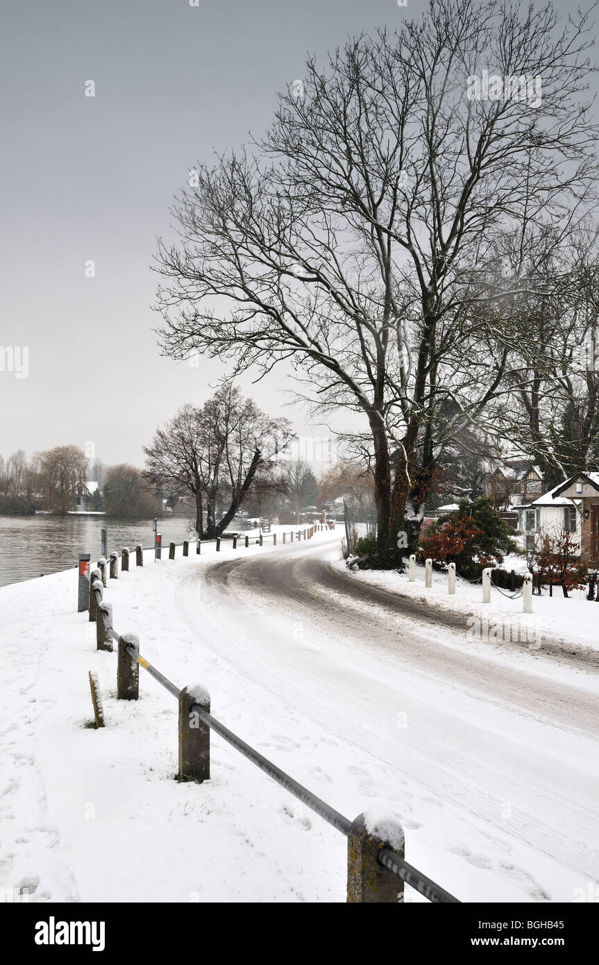 Winter snow River Thames at Shepperton Stock Photo - Alamy