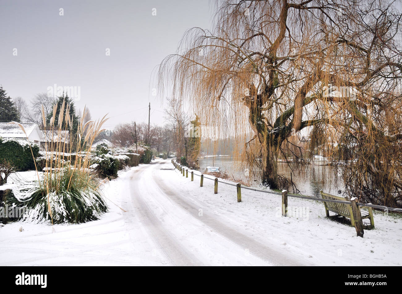 Winter snow River Thames at Shepperton Stock Photo - Alamy