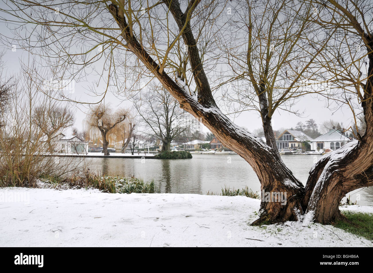 River snow on ground hi-res stock photography and images - Alamy