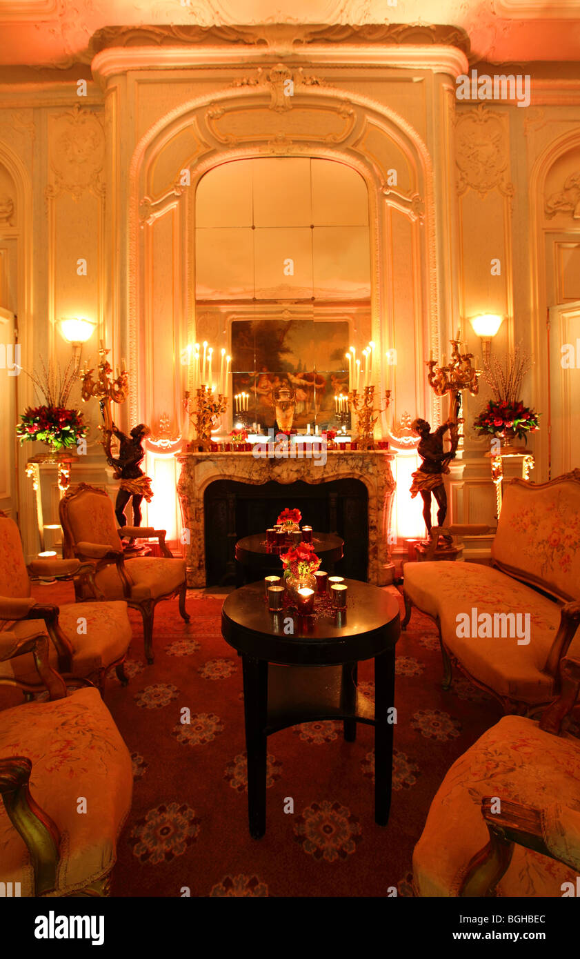 Claridges hotel interior hi-res stock photography and images - Alamy