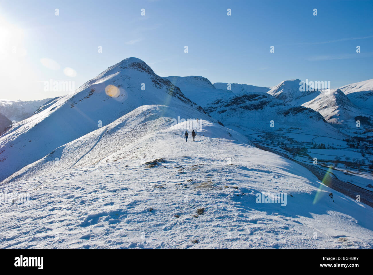 Walkers on the snow covered Lake District fell of Cat Bells Stock Photo ...