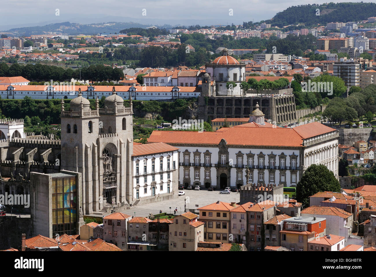 Porto. Portugal. City view of the Sé Cathedral & Paço Episcopal Stock ...