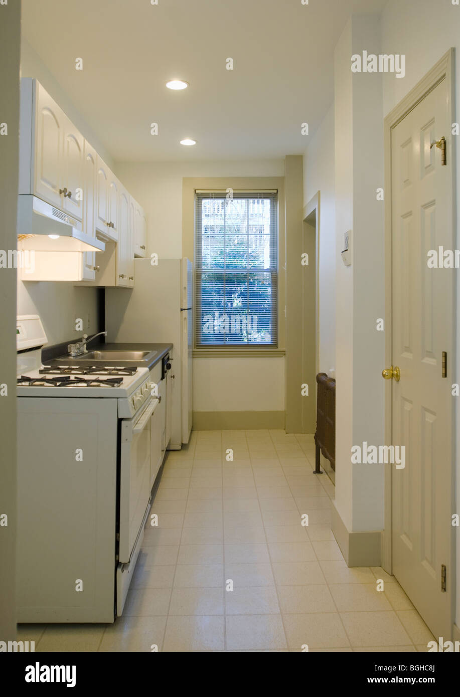 Empty kitchen hi-res stock photography and images - Alamy